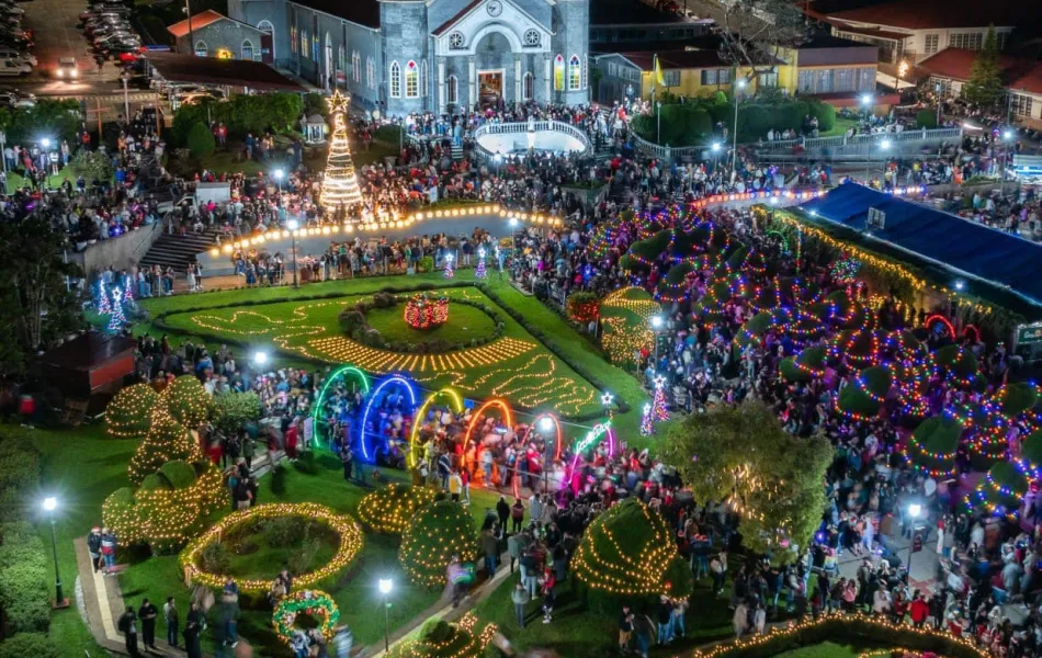 Inauguración de la iluminación del Parque | Parque de Zarcero